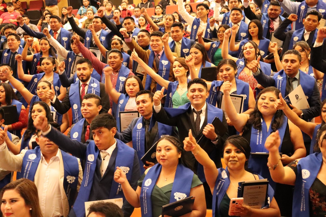 Ceremonia de Graduación Académica de la Décima Novena Generación del ...